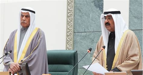 الشيخ مشعل الأحمد يؤدي اليمين الدستورية أميرا للكويت