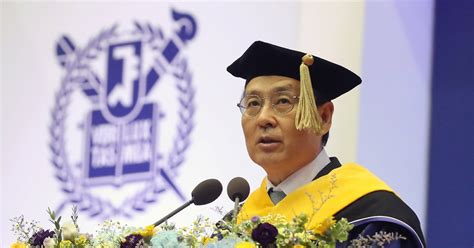 오세정 총장 생존자가 아닌 승리의 주역으로 세상을 향해