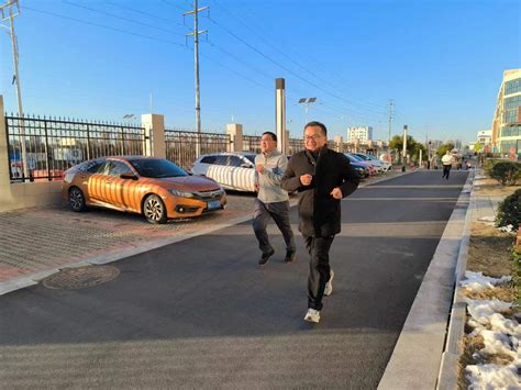 开跑！郑州市第四十四高级中学教师燃起冬天里的一把火 郑州教育信息网