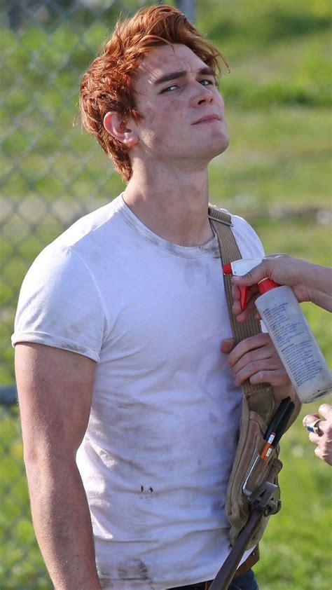 Pin Di 𝑲𝒓𝒚𝒔𝒕𝒂𝒍🦋 Su Kj Apa Riverdale Attori Foto Di Ragazzi