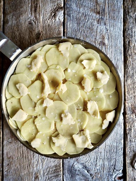 Annapoteter Pommes Anna Mat På Bordet