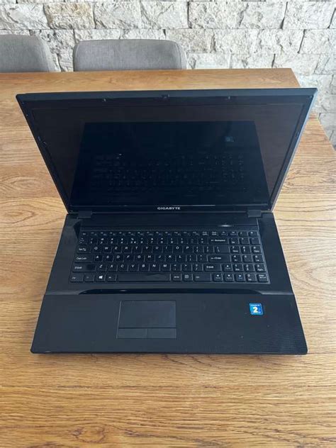 Laptops And Notebooks Gigabyte Notebook Q1700c 17 3 Intel Celeron 1037u Dual Core 1 8ghz 500gb