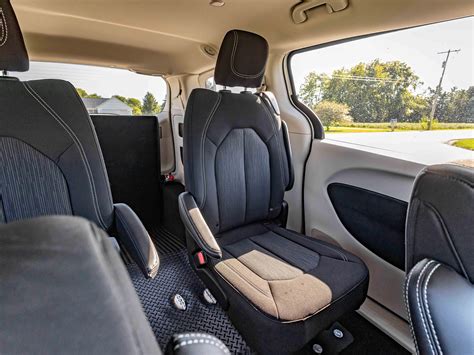2023 Chrysler Voyager LX Chrysler 3 Passenger And 2 Wheelchair Van