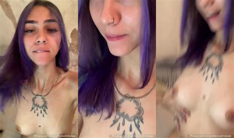 Sumisa Desnuda Mostrando Sus Duros Pechos Naturales Cnnamador