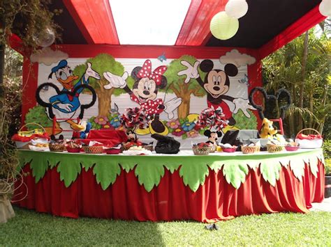 DECORACION DE MINNIE MOUSE Y MICKEY MOUSE EN FIESTA INFANTIL