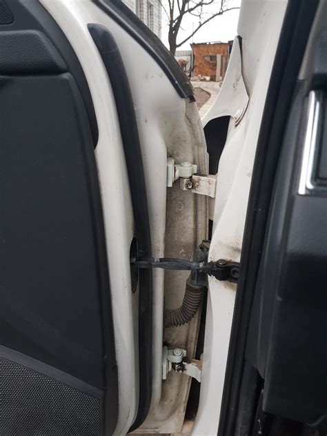Замена петель водительской двери — Skoda Octavia A7 Mk3, 1,4 л, 2013 ...