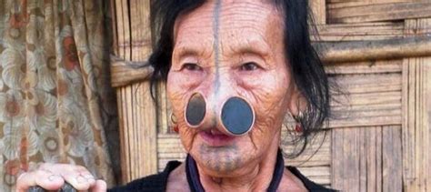 Suku Apatani Di India Dulunya Memiliki Tradisi Sumbat Hidung Yang