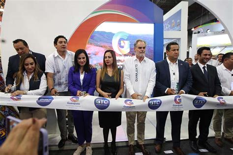 Diego Sinhue y Ale Gutiérrez inauguran el Stand de Guanajuato en el