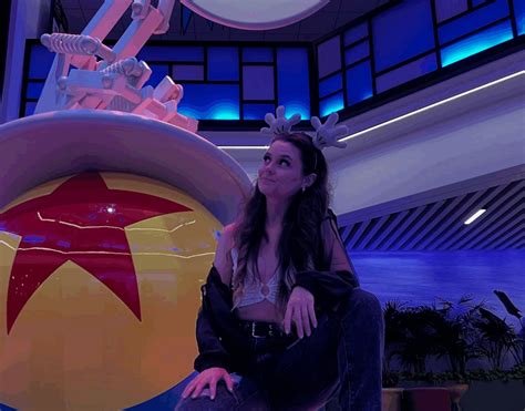 Longtime Disney Influencer Mally Mouse Announces She Wont Renew Disneyland Annual Pass Over