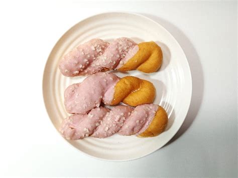 7p いちごチョコがけツイストドーナツ3個入【セブンイレブン】いちごチョコ美味しいです いぬきちのコンビニ飯