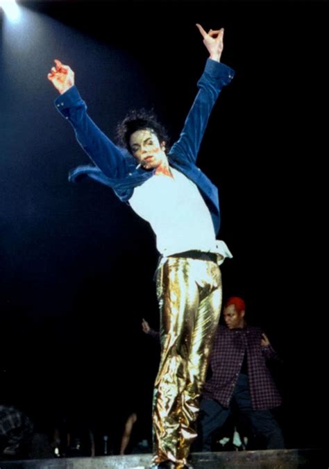What Outfit From Michael´s Performances At His History World Tour You