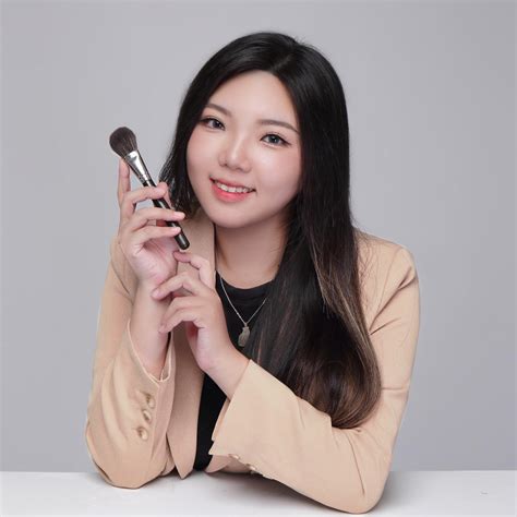 歐美妝都好濃無法駕馭 可以試試珍妮的自然輕歐美妝感🥰 Makeup Andhair：桃園妝髮師珍妮jenny 喜歡jenny珍妮的妝髮風格，可以私訊預約妝髮服務📩 造型可以依個人喜好調整，化妝