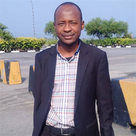 Combating Fake News Through Fact Checking Hamza Ibrahim