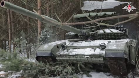 Экипажи танков Т 72Б3 группировки войск «Запад уничтожили пункт временной дислокации ВСУ на