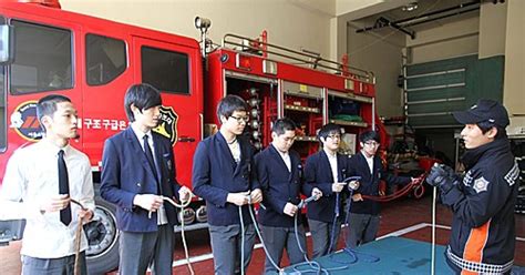 로프매듭법 교육받는 학생들