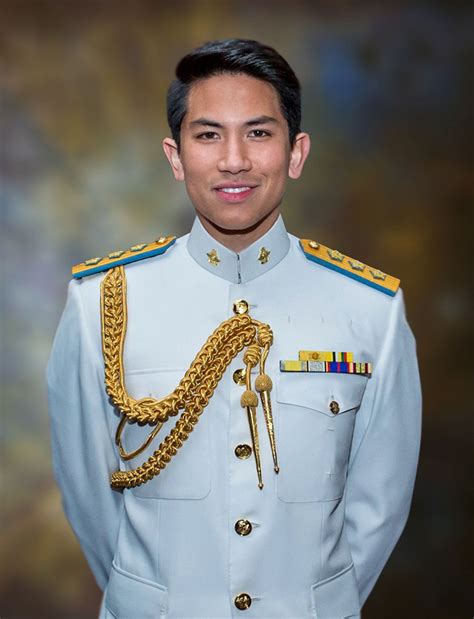Hoàng Tử Brunei Đẹp Trai Giàu Có đa Tài Học Vấn Lại Cực Khủng