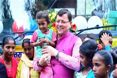 उत्तराखंड के मुख्यमंत्री धामी ने निर्माण श्रमिकों के बच्चों के लिए