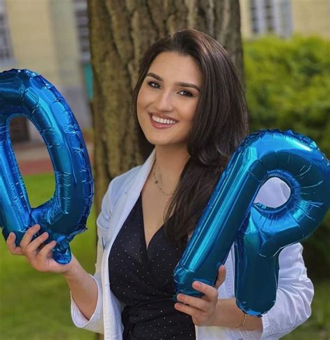 Fiica Unui Cunoscut Medic Din Târgu Jiu Calcă Pe Urmele Mamei Sale
