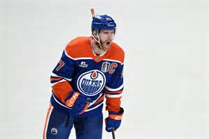 Connor Mcdavid Signs 2 Year Extension With Edmonton Oilers The Hockey Writers Nhl News