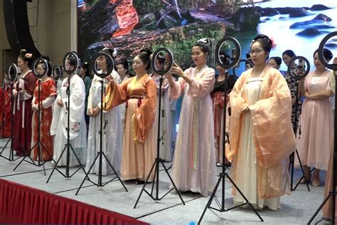 中聚群星直播生态系统发布 赋能女性就业创业凤凰网视频凤凰网