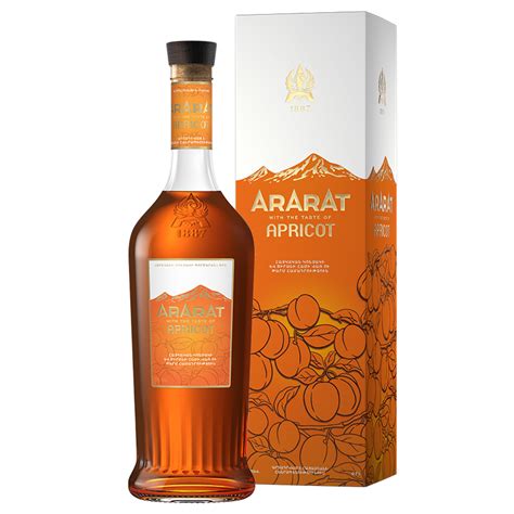 Алкогольный абрикосовый напиток "Арарат" 0.7л - sas.am