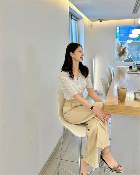キム・ミニさんのインスタグラム写真 キム・ミニinstagram「아이스 니트탑에 가장 잘 어울리는 로하스 팬츠 미리보기입니다
