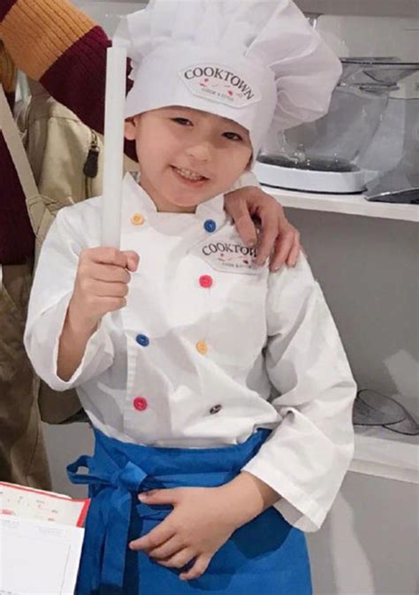 謝霆鋒張栢芝輪流為小兒子慶生 小兒子謝振南像極了謝霆鋒 每日頭條