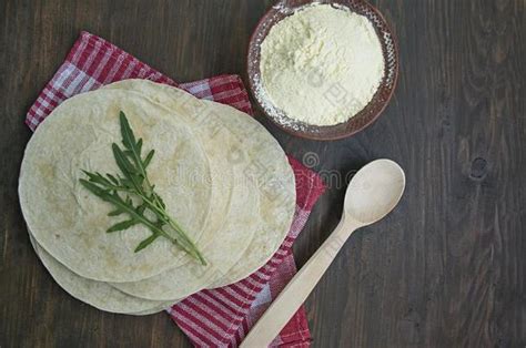 平的蛋糕为玉米面豆卷或墨西哥卷皮塔饼面包图片 包图网企业站