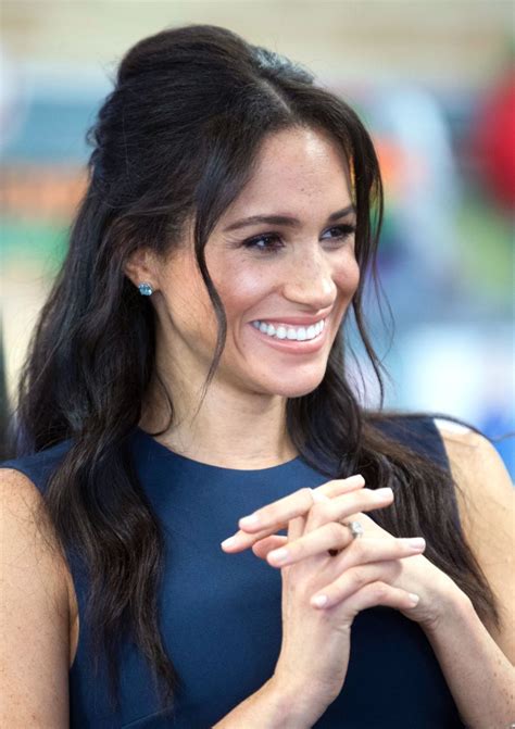 Meghan Markles Half Up Hairstyle In Australia Pics