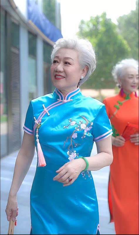 最美银发奶奶团穿出旗袍韵味，看资料后感叹：难怪个个气质非凡吴可克