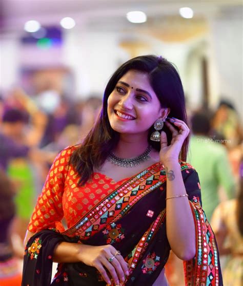 Telugu Girl Vasanthi Krishnan In Blue Saree