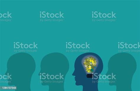 브레인스토밍 성공적인 문제 솔루션 비즈니스 지능형 혁신 리더십 아이디어 와 창의력 개념 남자 헤드 프로필 실루엣에 전구모양의