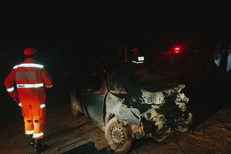 Duas Pessoas Morrem Em Colisão Entre Carro E Van Na Mg 265
