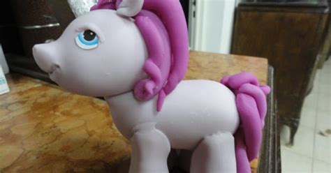 Manos de Patagonia Porcelana fría pequeña Pony