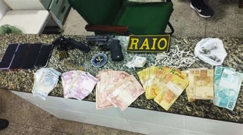 Em Viçosa Do Ceará Pmce Captura Grupo Com Armas De Fogo E Drogas Em
