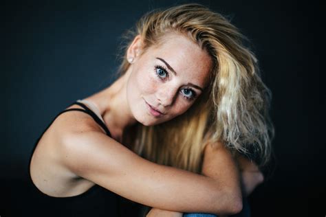 Hintergrundbilder Gesicht Frau Modell Porträt blond lange Haare