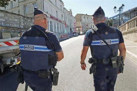 Angoulême Les Policiers Municipaux En Grève Durant Le Festival Du