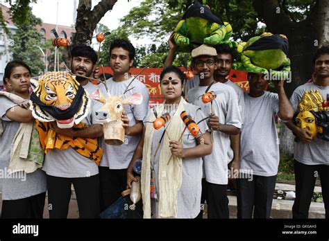 Dhaka Bangladesh 20th Aug 2016 Bangladeshi Protesters Hold Effigy