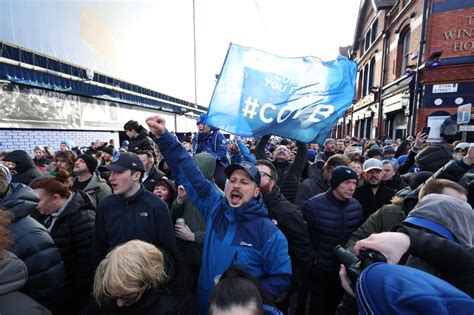 13 Powerful Photos Of Everton Fans During And After Southampton Loss