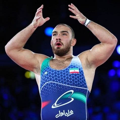 دور افتخار امیرحسین زارع با پرچم خوش رنگ کشورمان