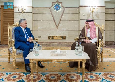 نائب وزير الخارجية يلتقي نائب وزير خارجية جمهورية أوزبكستان صحيفة