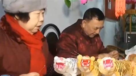 南京八旬非遗传承人扎虎灯迎虎年凤凰网视频凤凰网