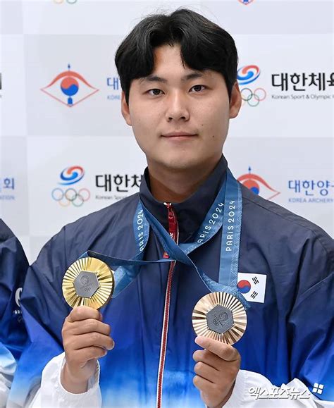이우석 힘들게 획득한 올림픽 메달 포토