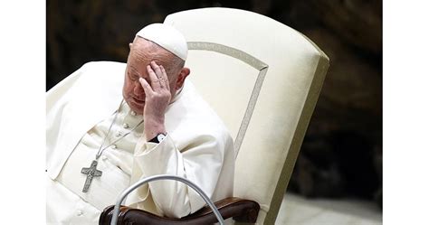 Сменят лечението на папа Франциск не се знае докога ще е в болница