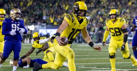 Watch Oregon Quarterback Bo Nix Connects With Troy Franklin On 67 Yard
