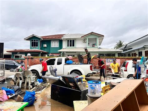 81 Pelajar Upmkb Gembleng Tenaga Bantu Penduduk Terjejas Banjir Utusan Sarawak