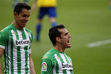Real Betis de Manuel Pellegrini venció a Cádiz y logró tercer triunfo