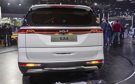 Kia Carnival Images Carnival Exterior Road Test And Interior Photo