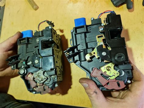 И снова о замках двери — Volkswagen Touareg (1G), 3 л, 2010 года ...