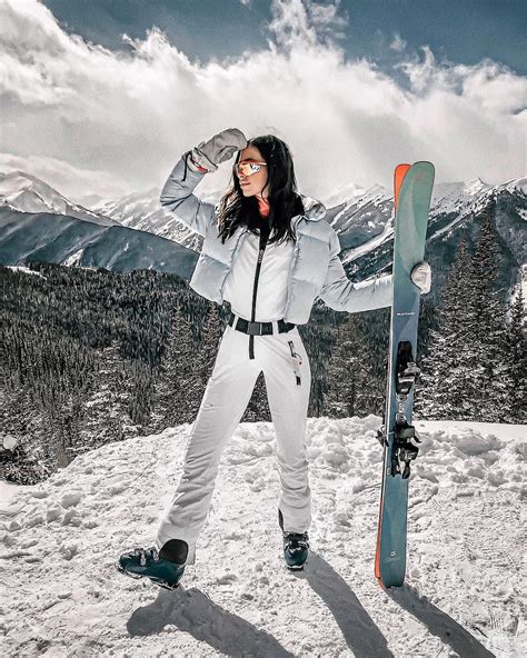 33 Cutest Ski Outfits To Look Stylish On The Slopes This Winter Hello